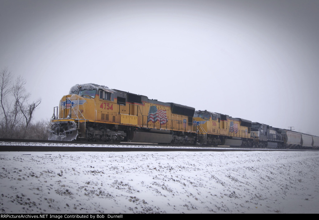 UP 4754 on a frozen morning eastbound at NE